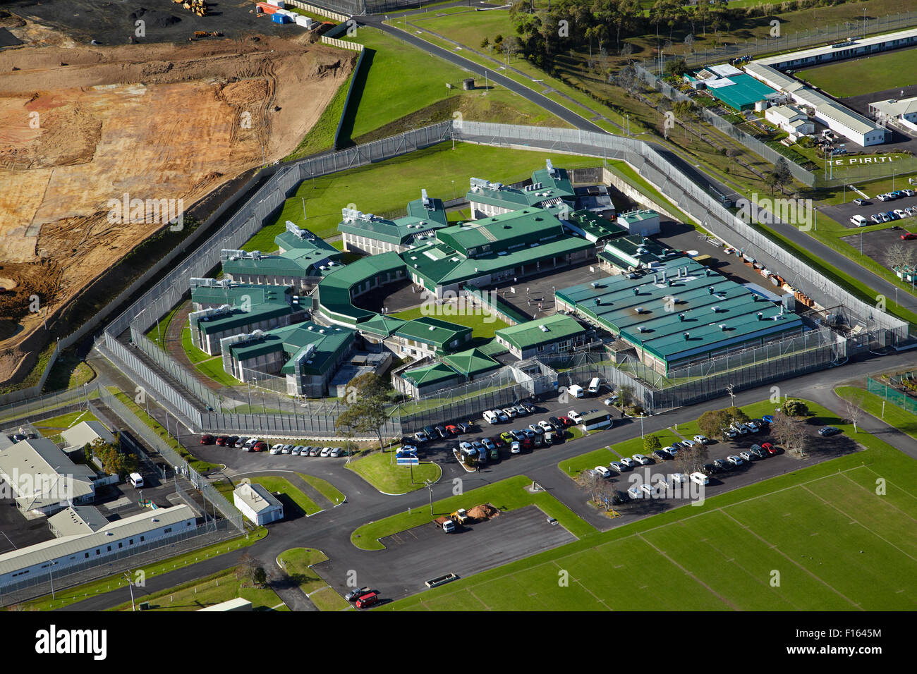 La prison d'Auckland (Paremoremo Prison), Auckland, île du Nord ...