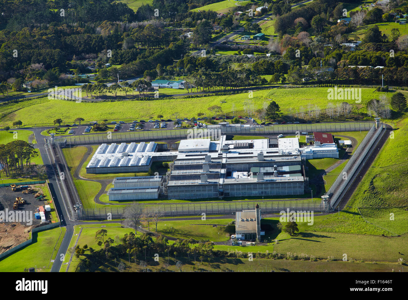 La prison d'Auckland (Paremoremo Prison), Auckland, île du Nord ...