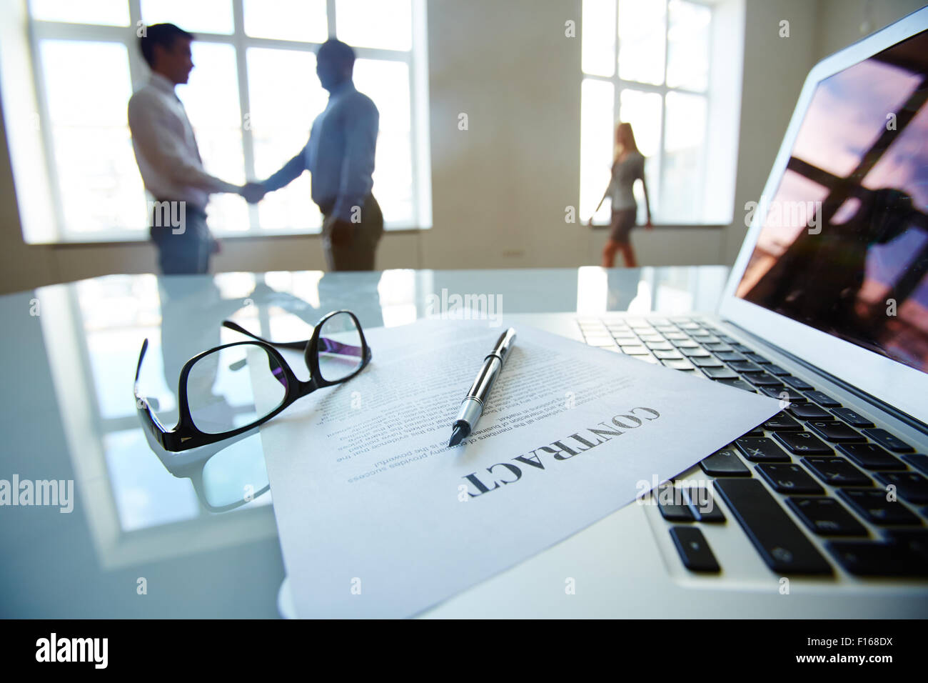 Conclusion de contrat Banque de photographies et d’images à haute ...