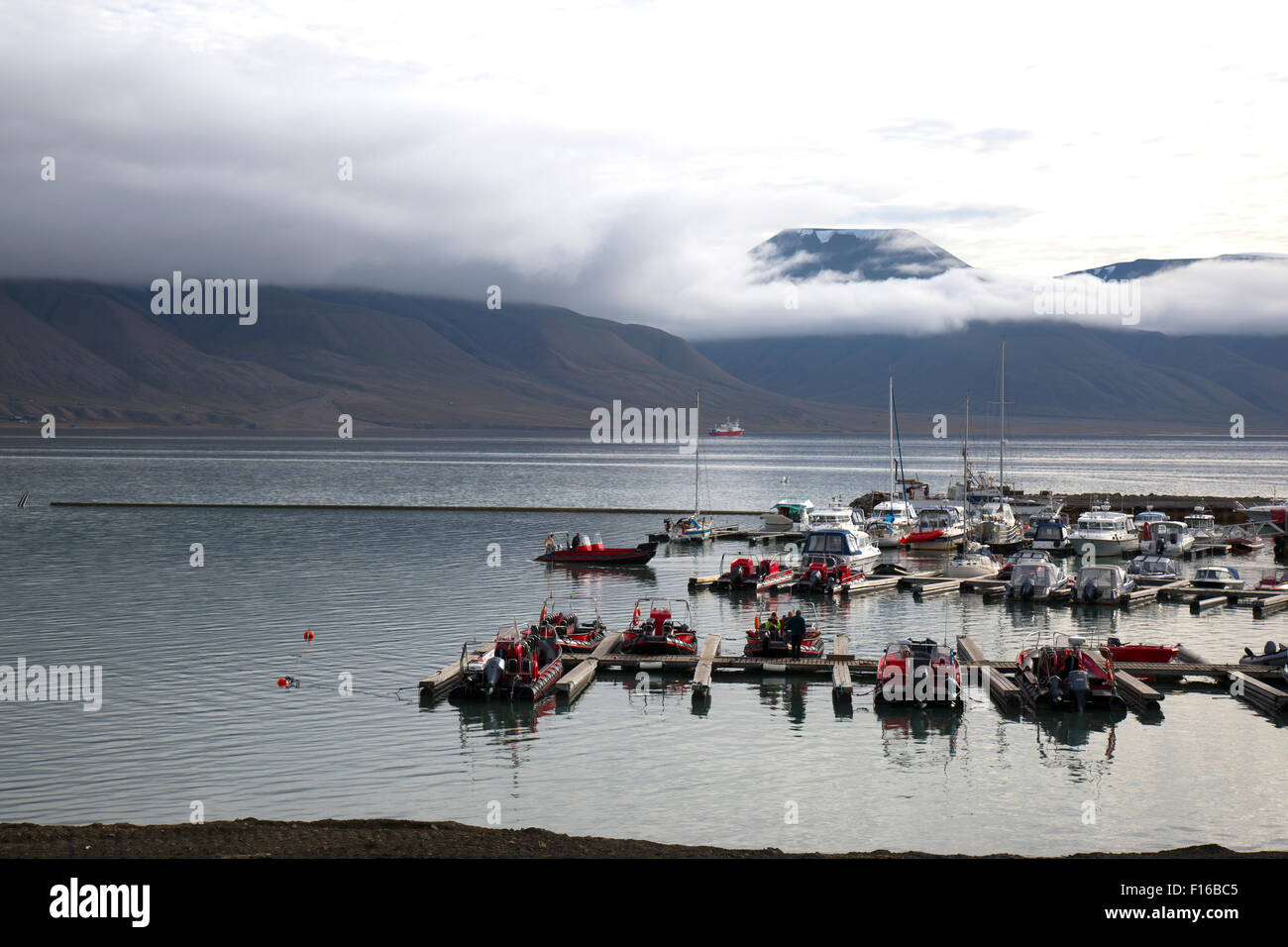 Longyearbyen svalbard Banque de photographies et d’images à haute ...