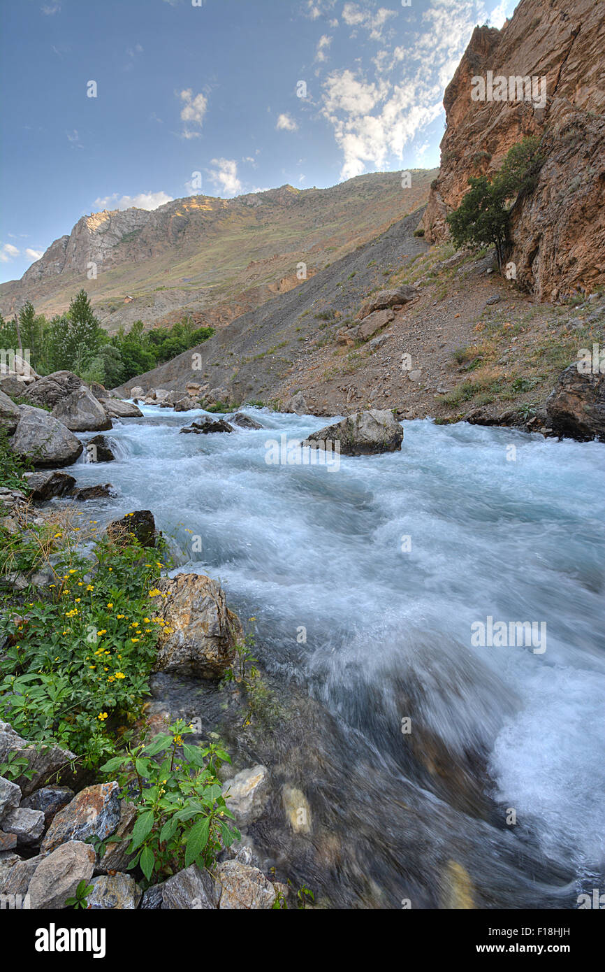 Himalaya river Banque de photographies et d’images à haute résolution ...