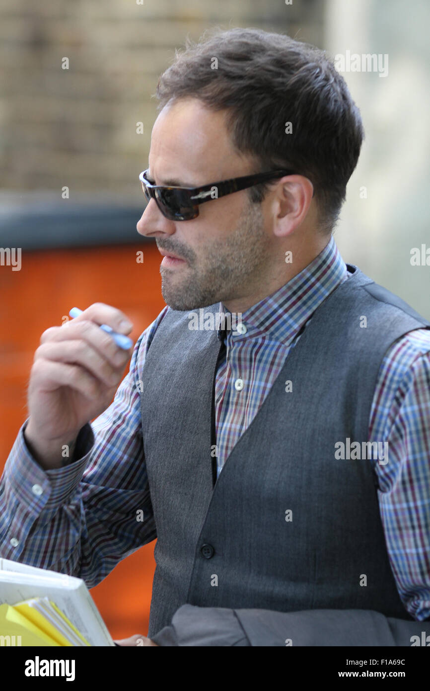 Lucy liu and jonny lee miller filming in london Banque de photographies et d’images à haute ...