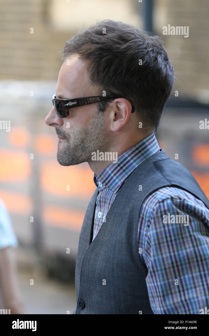 Lucy liu and jonny lee miller filming in london Banque de photographies et d’images à haute ...