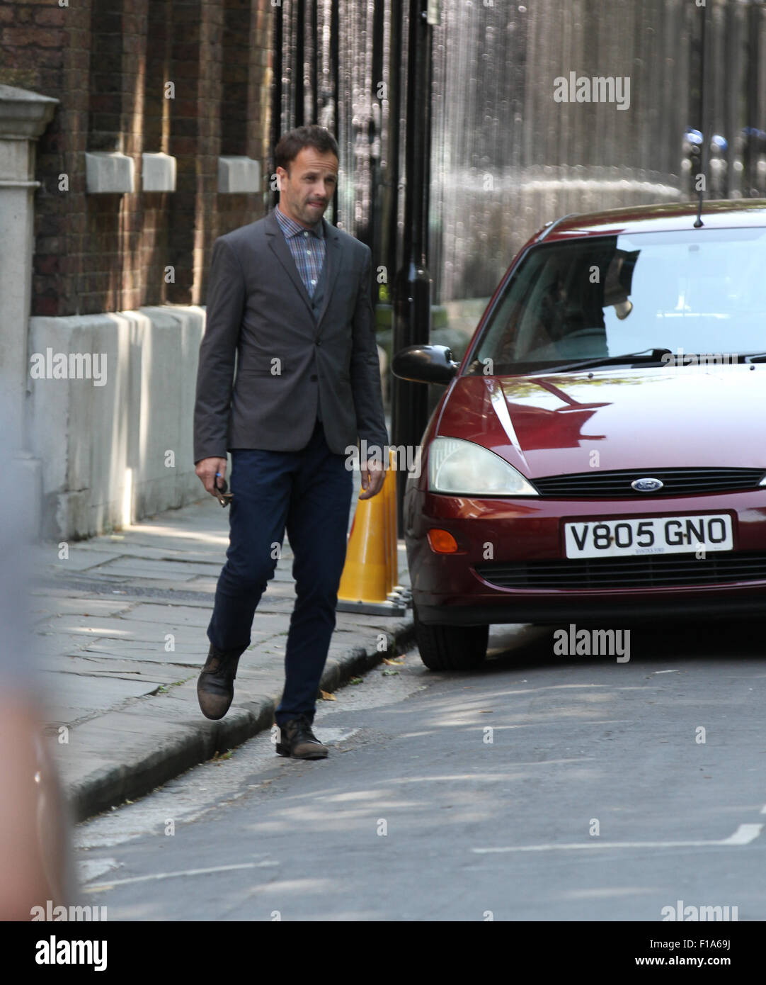 Lucy liu and jonny lee miller filming in london Banque de photographies et d’images à haute ...