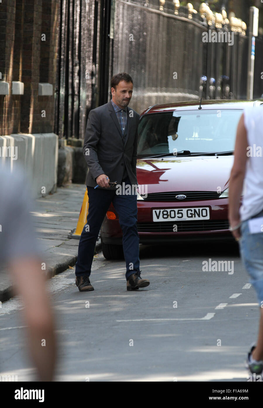Lucy liu and jonny lee miller filming in london Banque de photographies et d’images à haute ...
