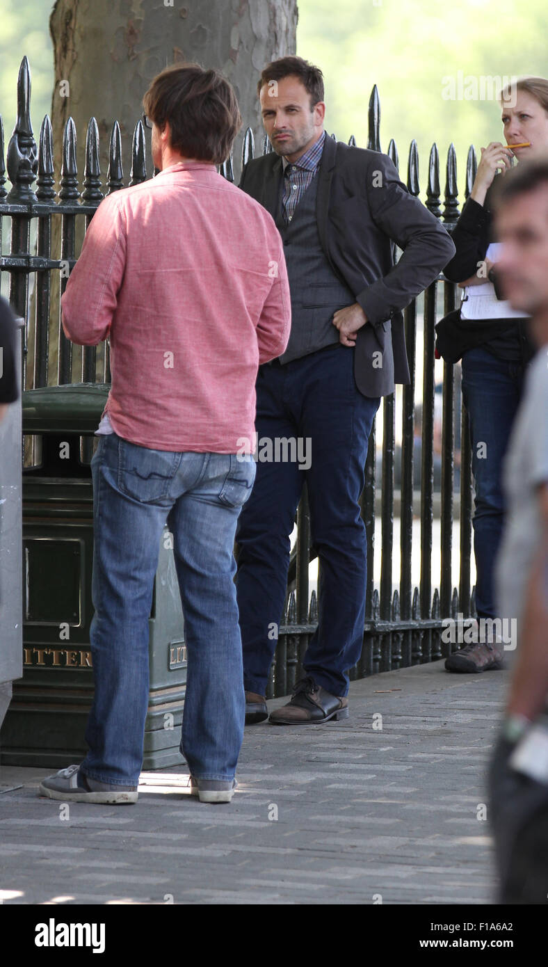 Lucy liu and jonny lee miller filming in london Banque de photographies et d’images à haute ...