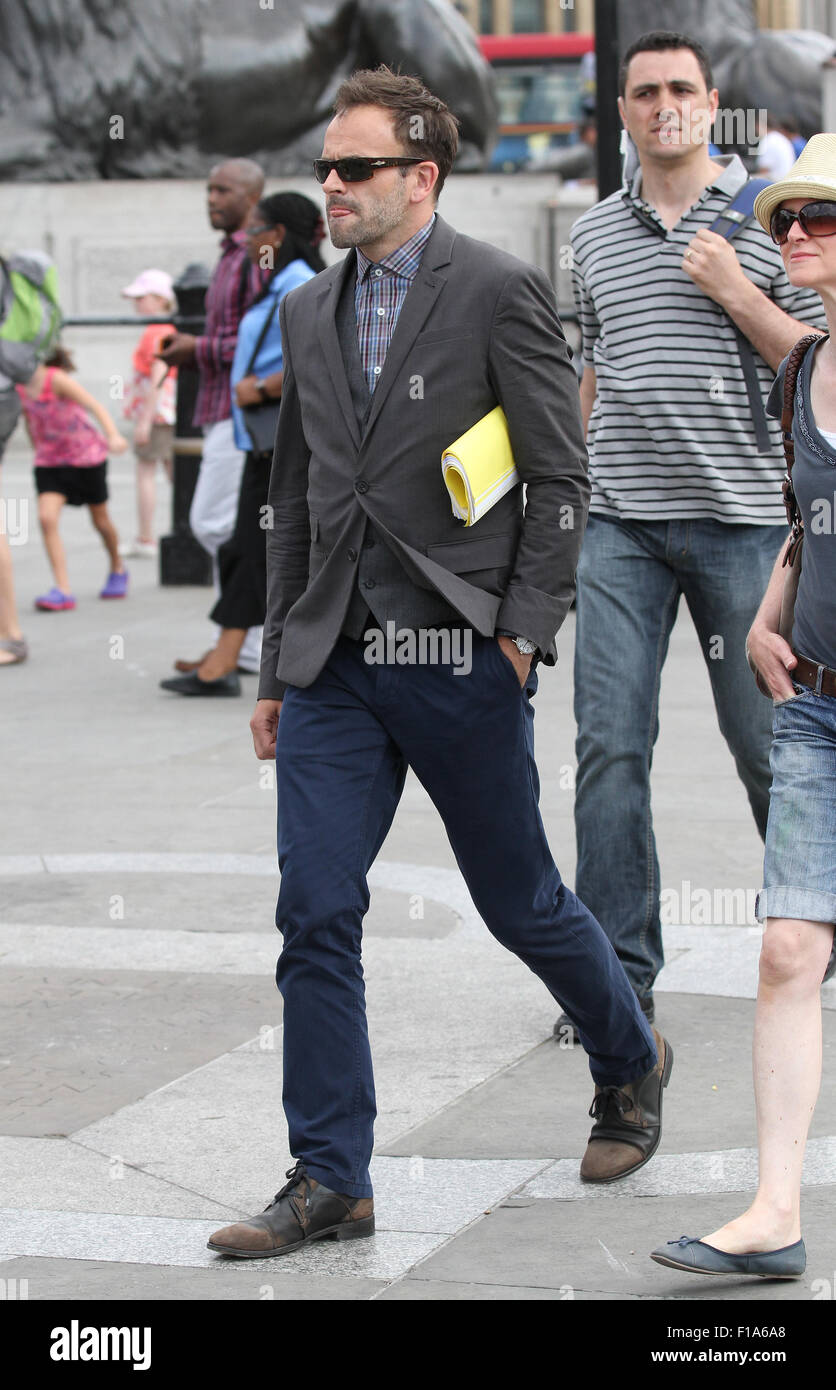 Lucy liu and jonny lee miller filming in london Banque de photographies et d’images à haute ...