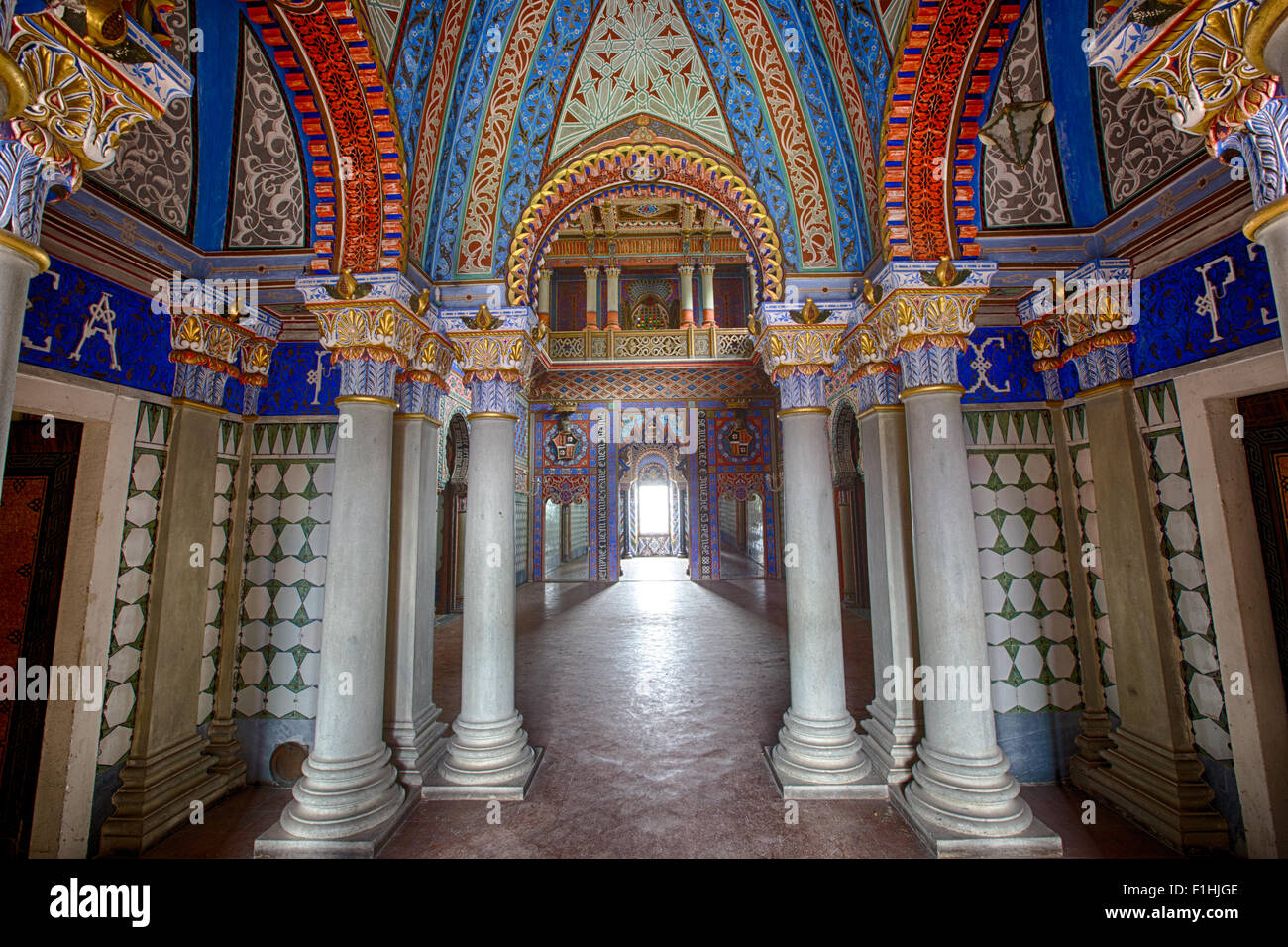 L'intérieur du palais de style mauresque, château de conte de fées des ...
