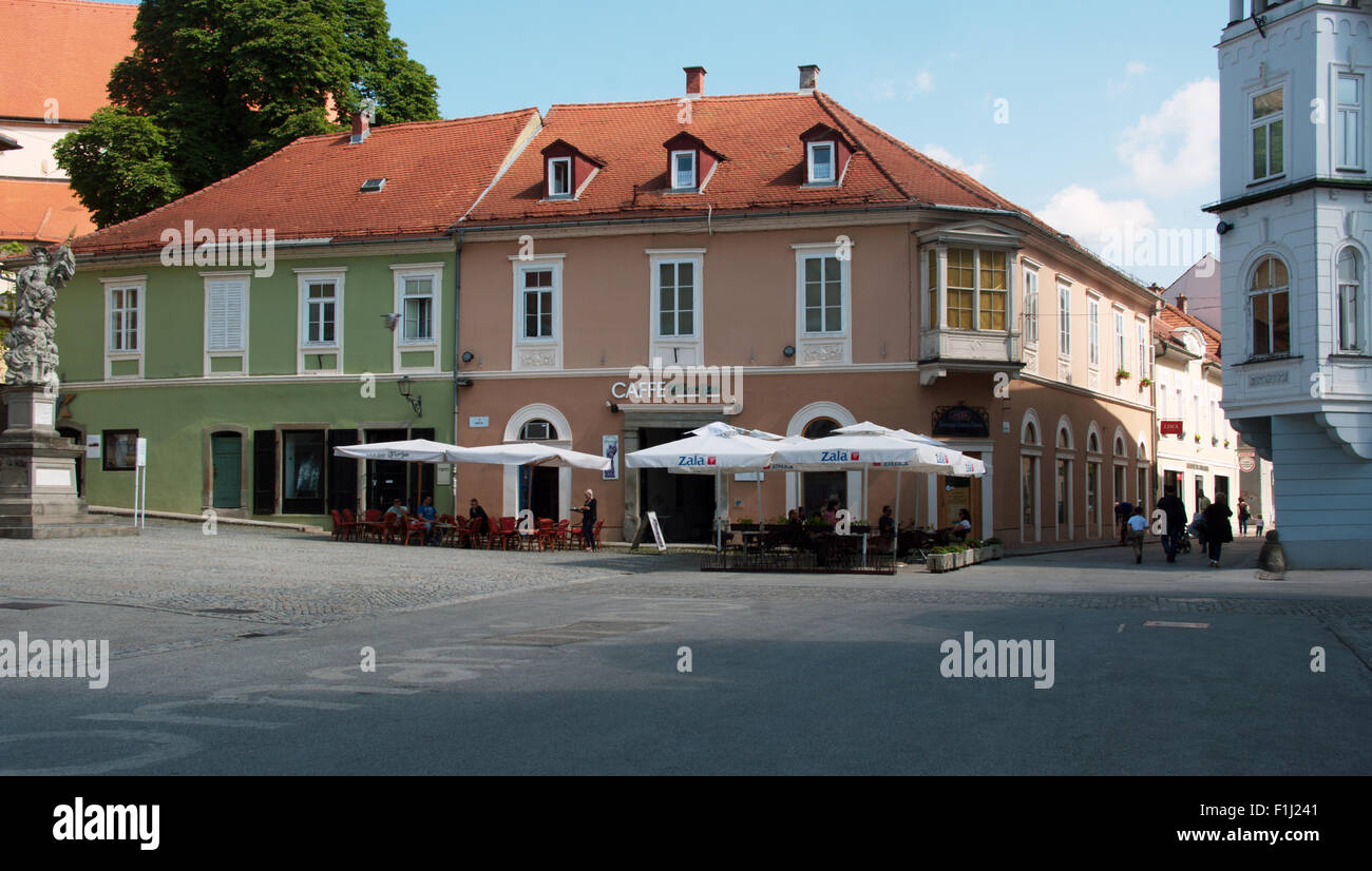 Ptuj town square Banque de photographies et d’images à haute résolution ...