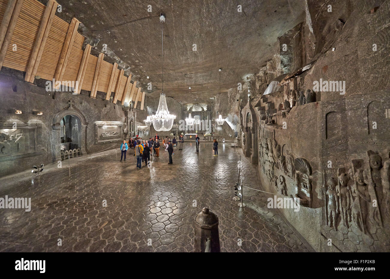 La chapelle Sainte Kinga dans la mine de sel de Wieliczka, Cracovie ...