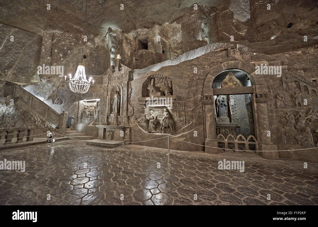 La chapelle Sainte Kinga dans la mine de sel de Wieliczka, Cracovie ...