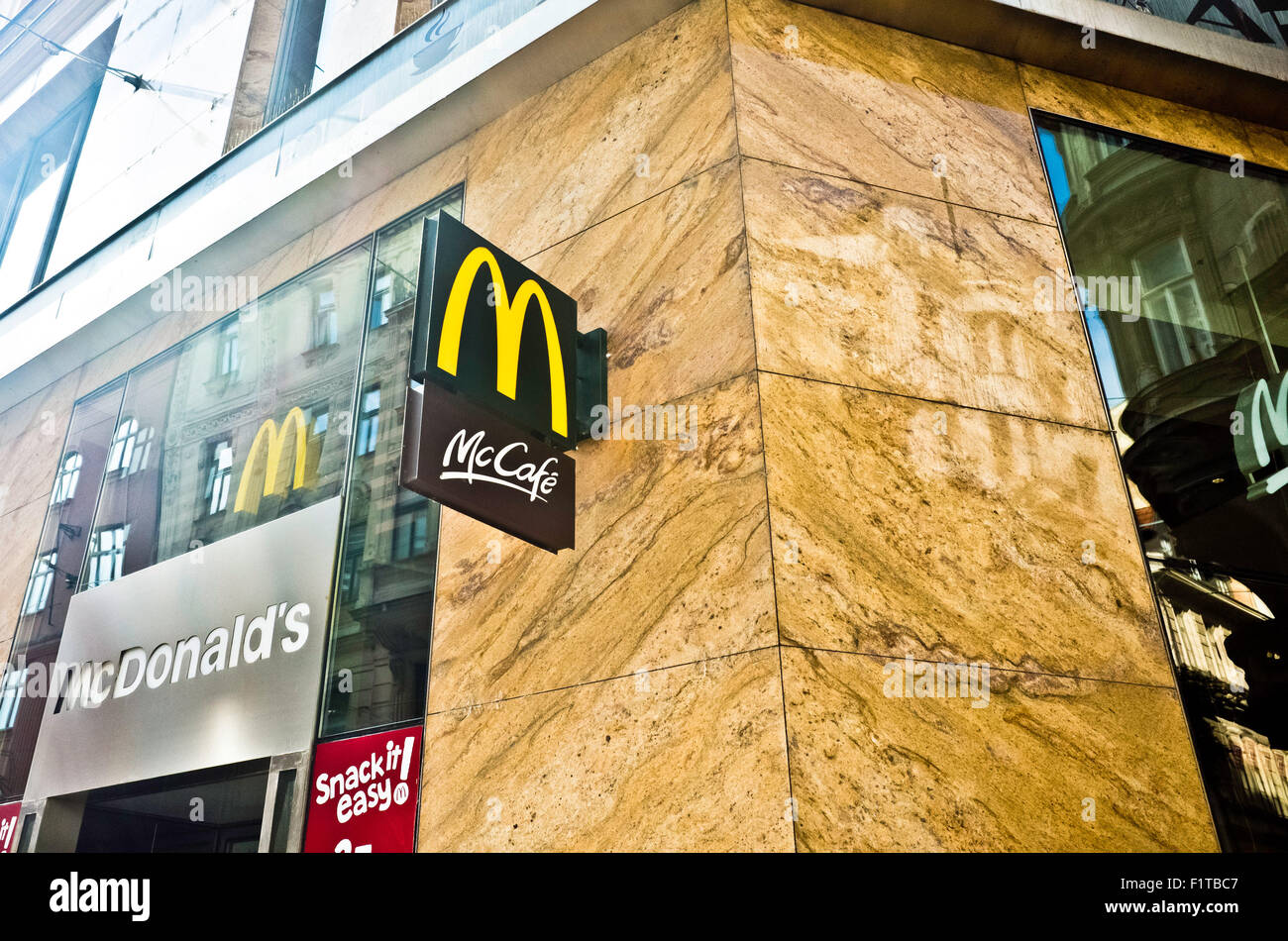 Logo mccafe Banque de photographies et d’images à haute résolution - Alamy