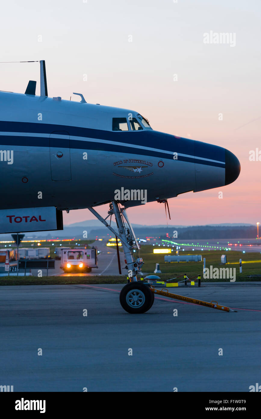 Lockheed constellation cockpit Banque de photographies et d’images à ...