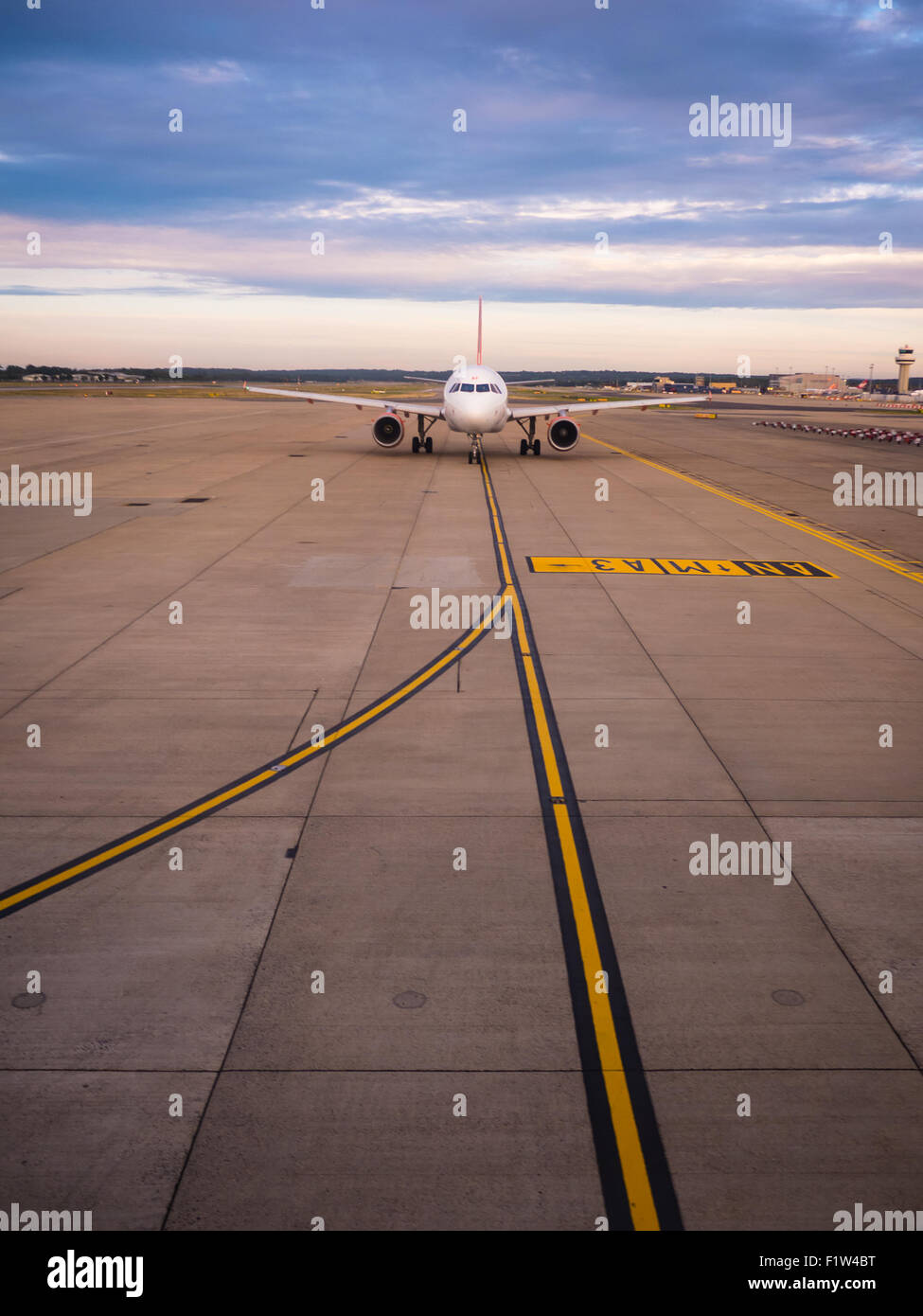 Piste d'avion avion jet facile Banque de photographies et d’images à ...