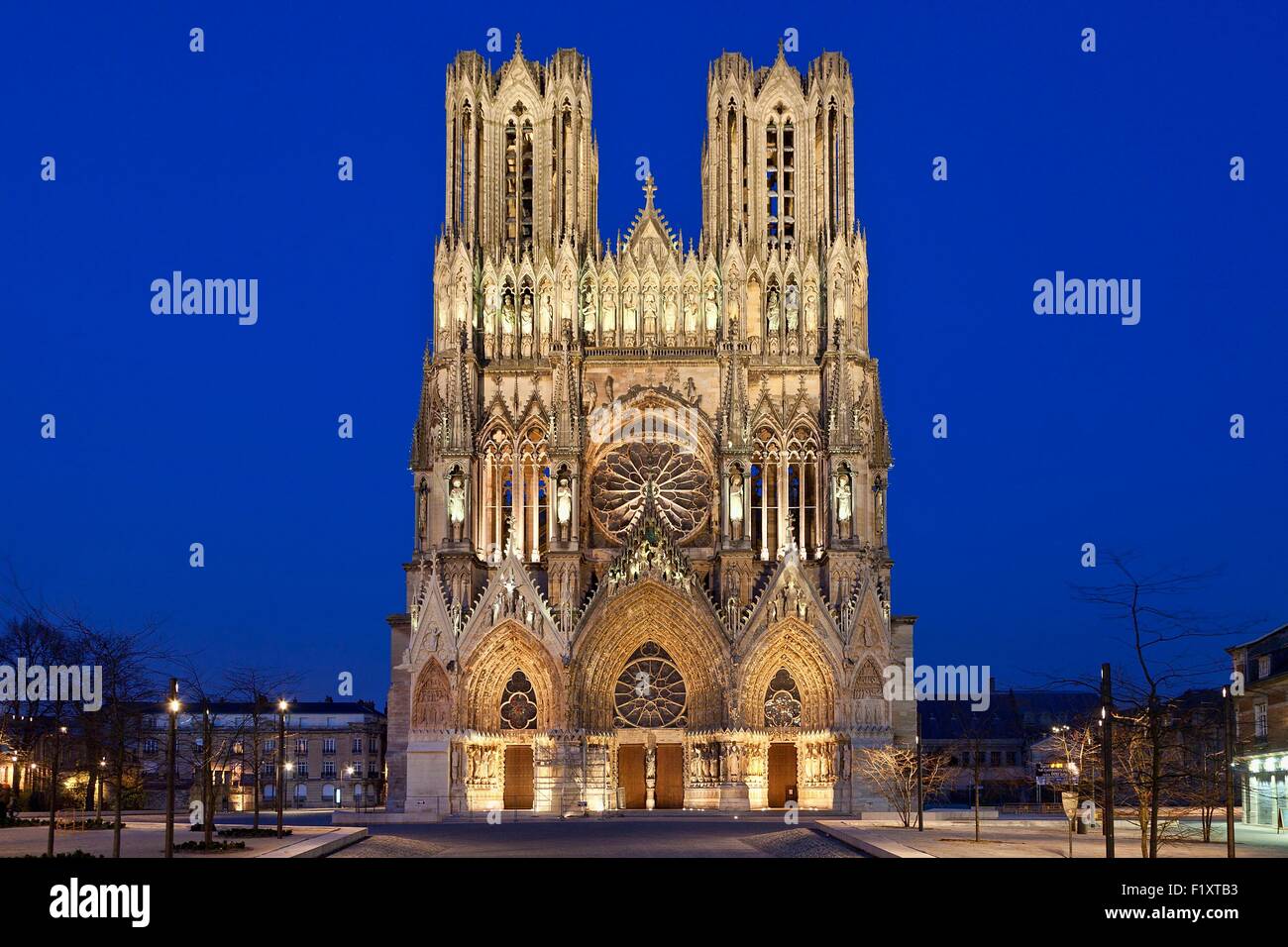 Cathédrale de notre dame Banque de photographies et d’images à haute résolution - Alamy