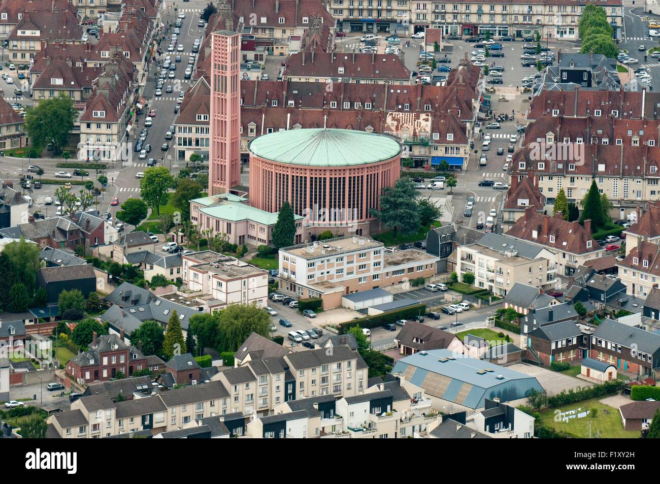 France, Seine Maritime, Yvetot, l'église de Saint Pierre (vue aérienne ...