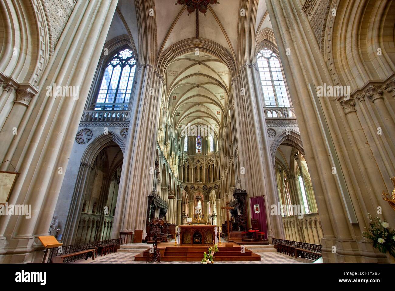 Cathédrale notre dame de bayeux Banque de photographies et d’images à haute résolution - Page 2 ...