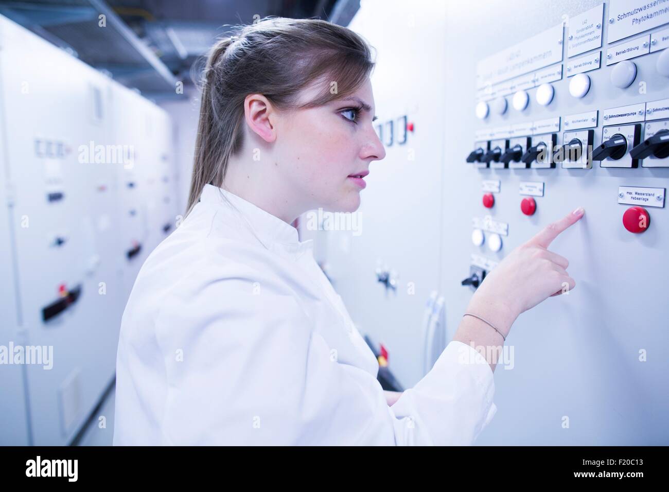 Machine de pointage Banque de photographies et d’images à haute ...