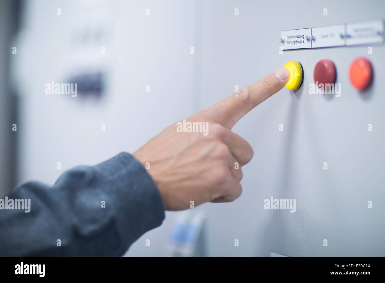 Bouton jaune Banque de photographies et d’images à haute résolution - Alamy