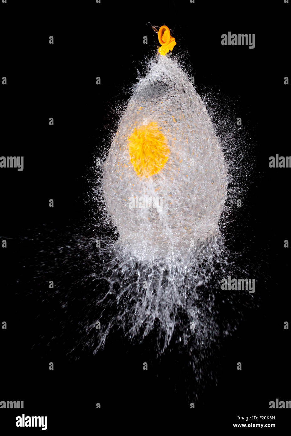 Ballon d'eau qui explose Banque de photographies et d’images à haute ...