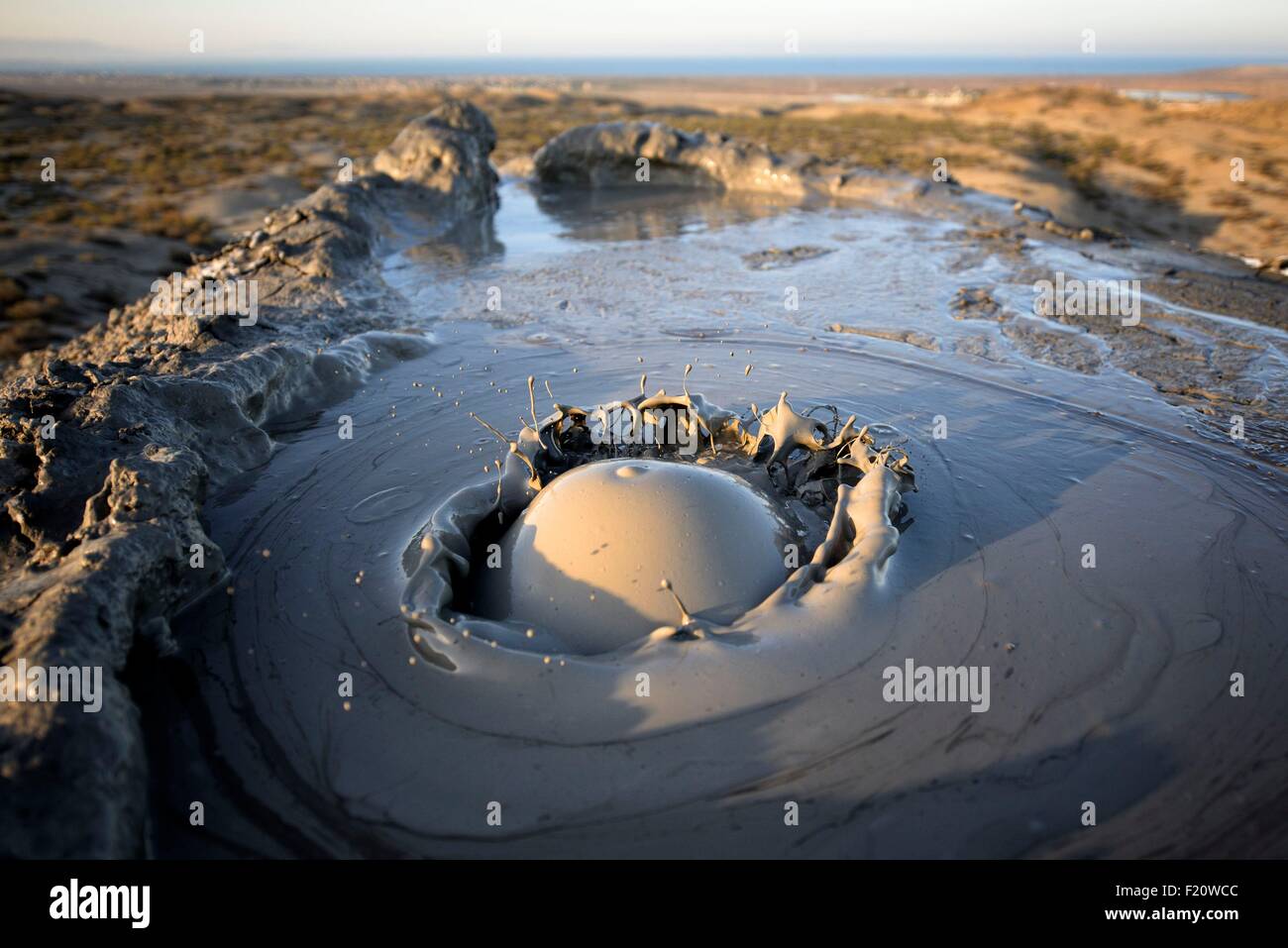 Mud volcano Banque de photographies et d’images à haute résolution - Alamy