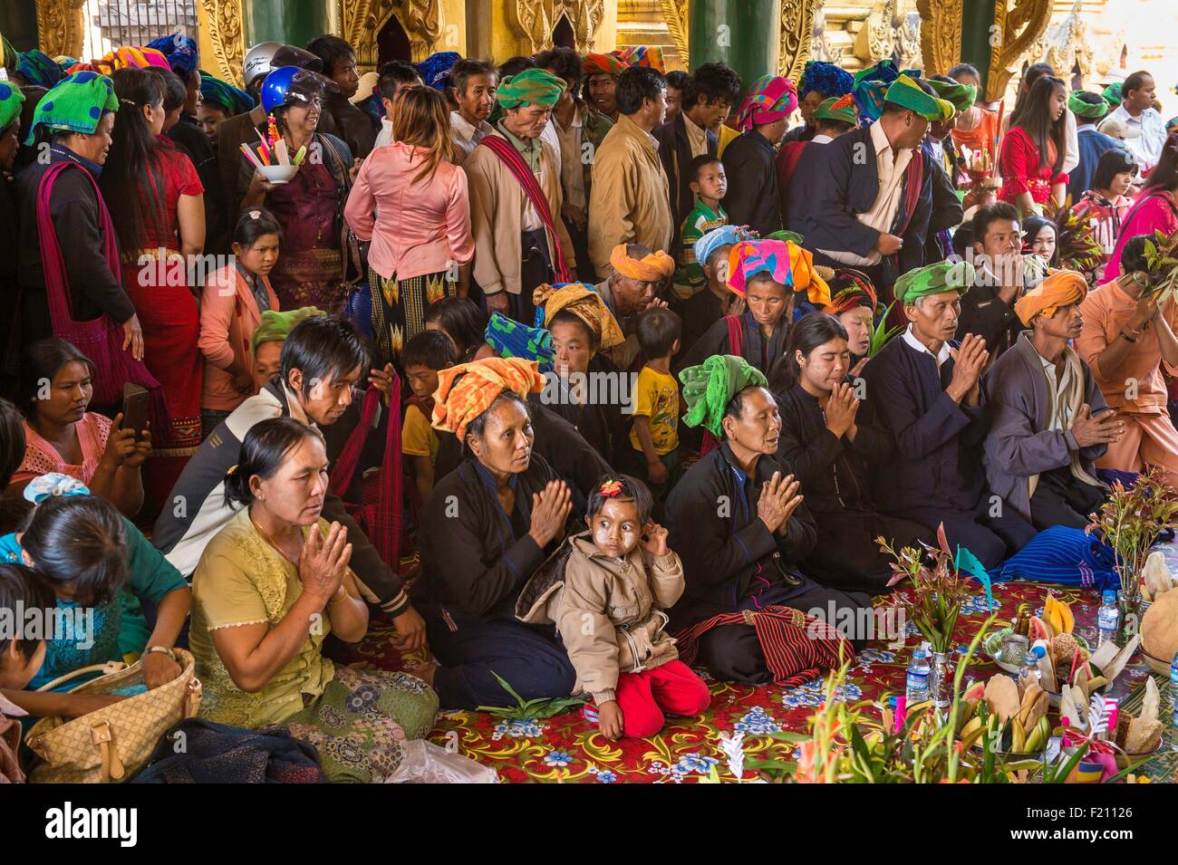 Myanmar (Birmanie), l'État de Shan, PAO, la tribu de Kakku, pèlerins ...