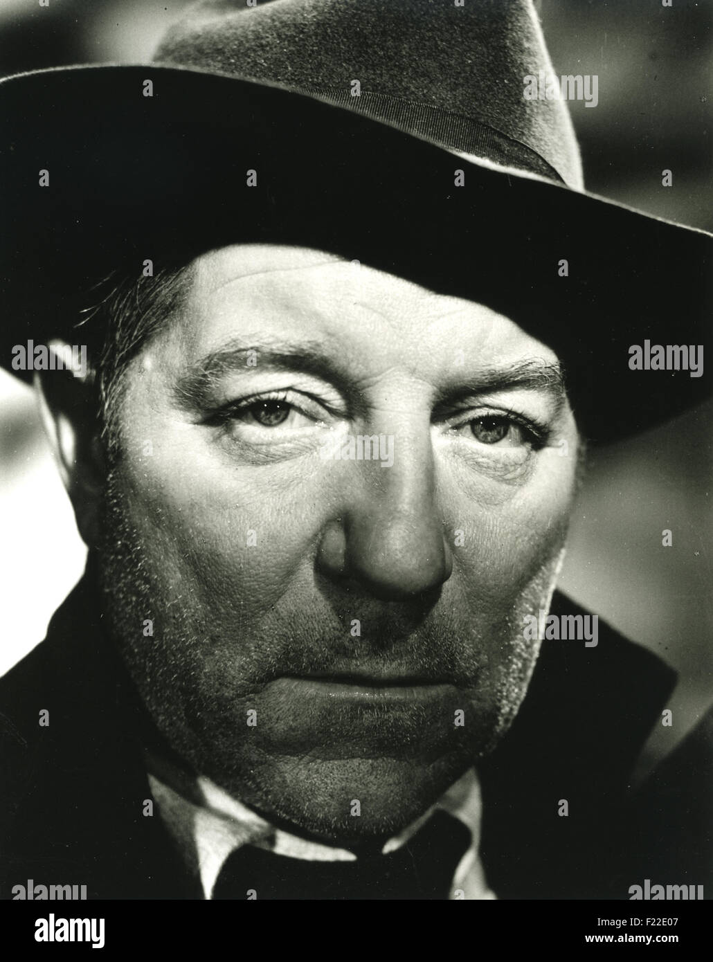 Jean gabin Banque de photographies et d’images à haute résolution - Alamy