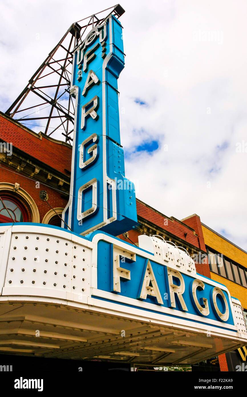 Le célèbre toit de Fargo, le signe du cinéma sur N. Broadway Dr au ...
