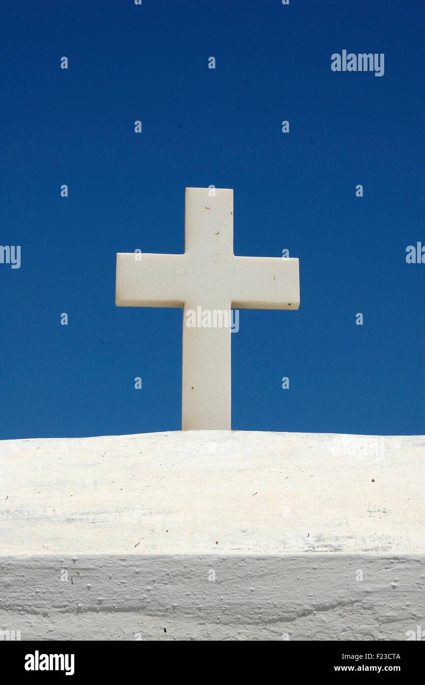 Croix sur le toit d'une église orthodoxe grecque à Amorgos Grèce Photo ...
