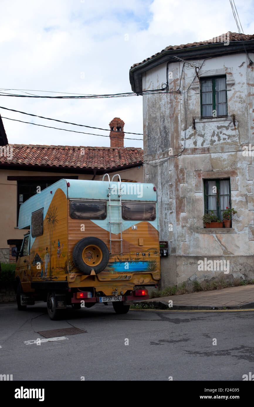La décoration Vintage Camper Van dans la rue Photo Stock - Alamy