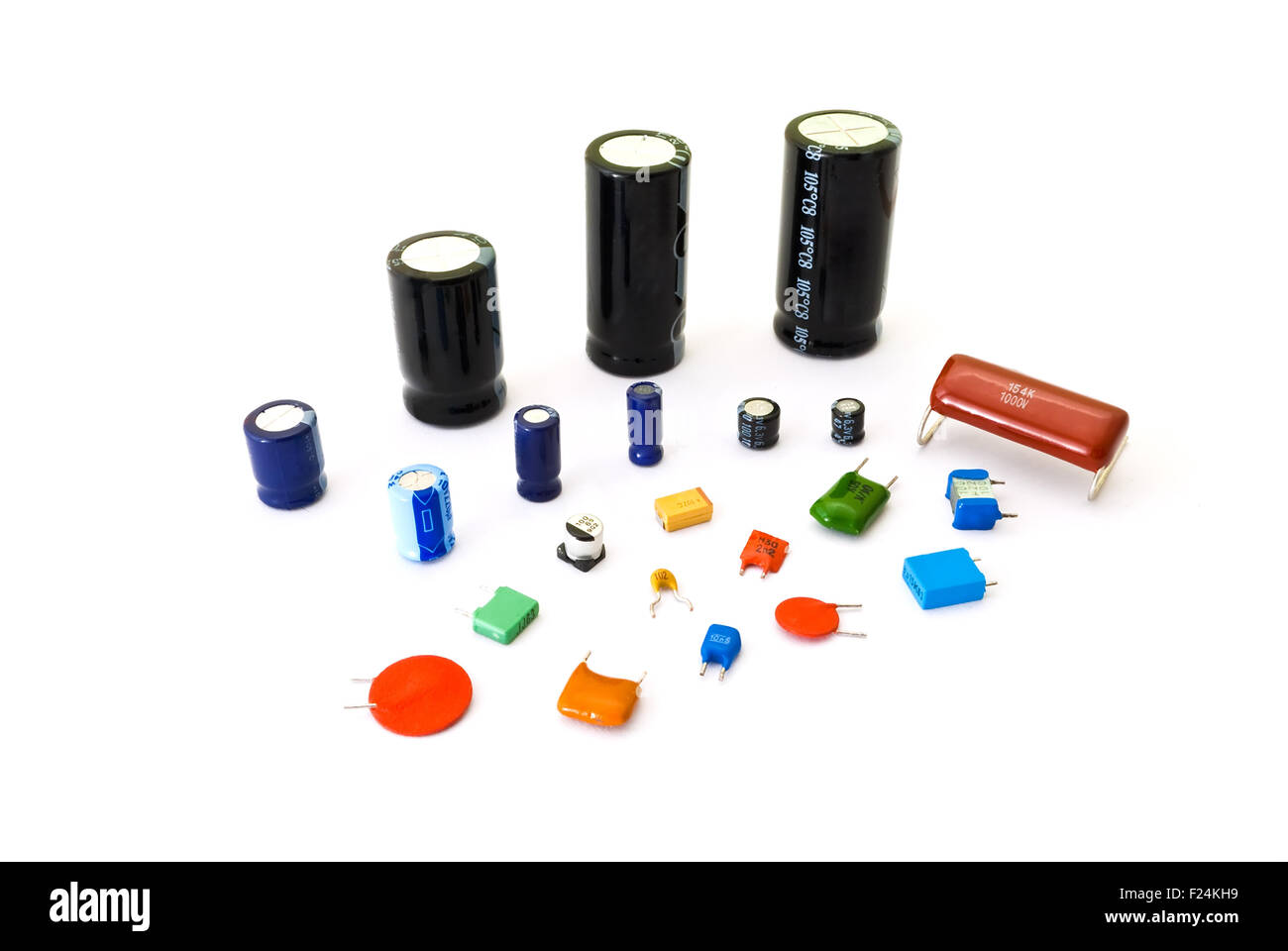 Différents types de condensateurs sur le fond blanc Photo Stock - Alamy