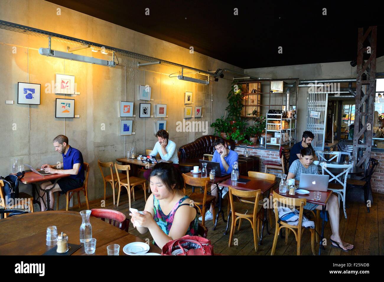 Barbes paris Banque de photographies et d’images à haute résolution - Alamy