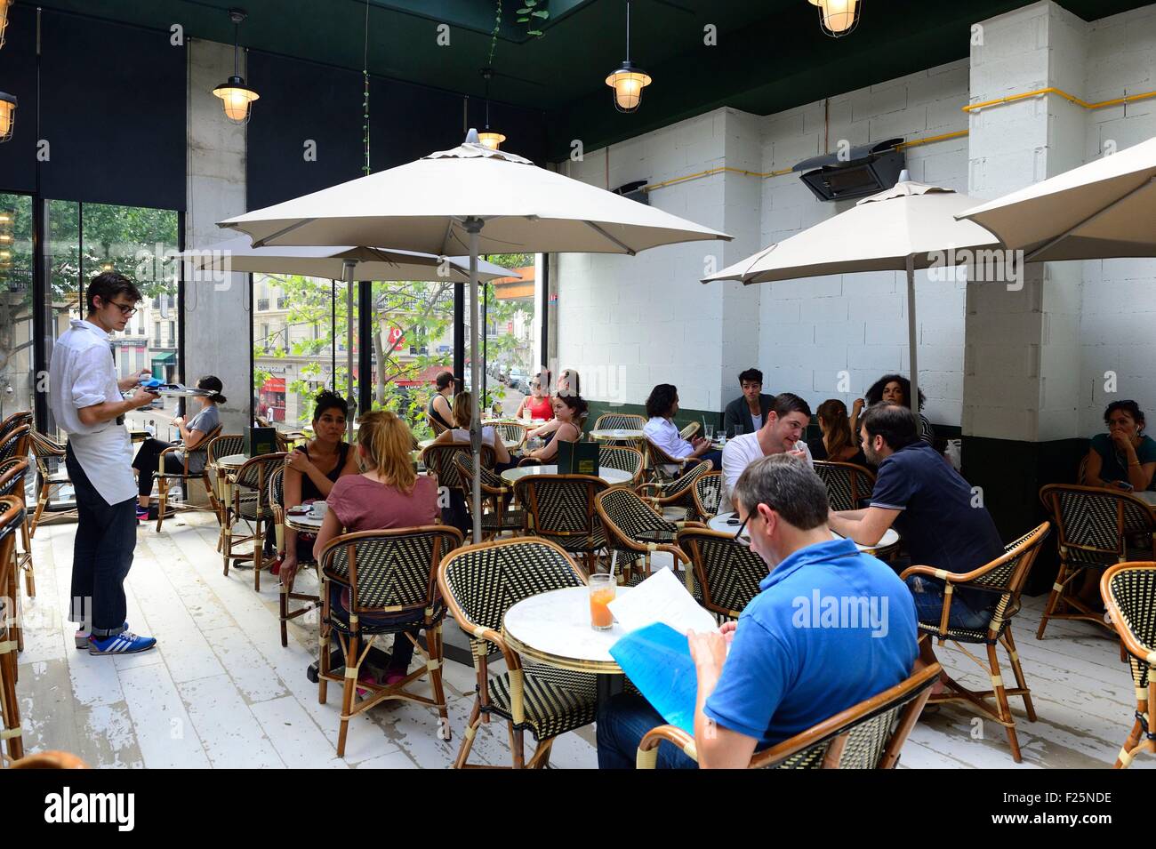 Le Quartier De Barbes Banque d'image et photos - Alamy