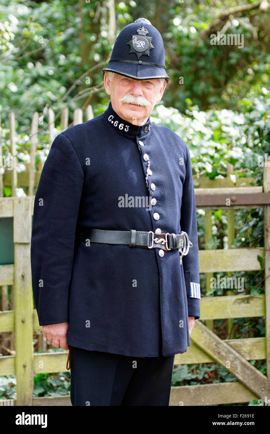 1940s Police Uniform Banque d'image et photos - Alamy