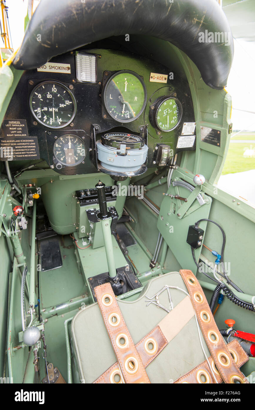 Dh82a tiger moth cockpit Banque de photographies et d’images à haute ...