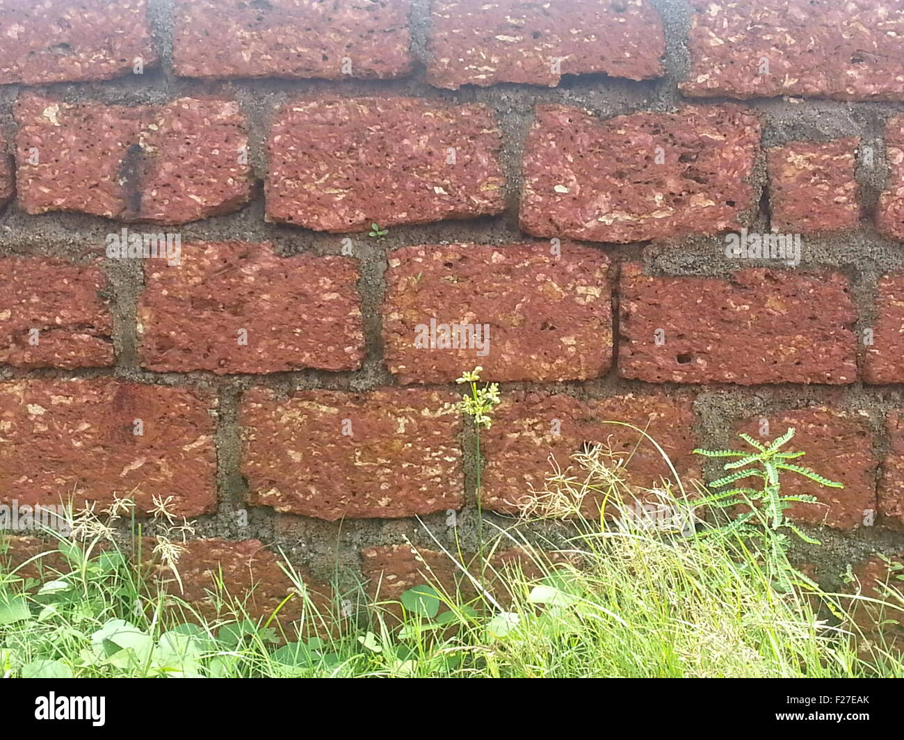Laterite bricks construction brick wall Banque de photographies et d ...