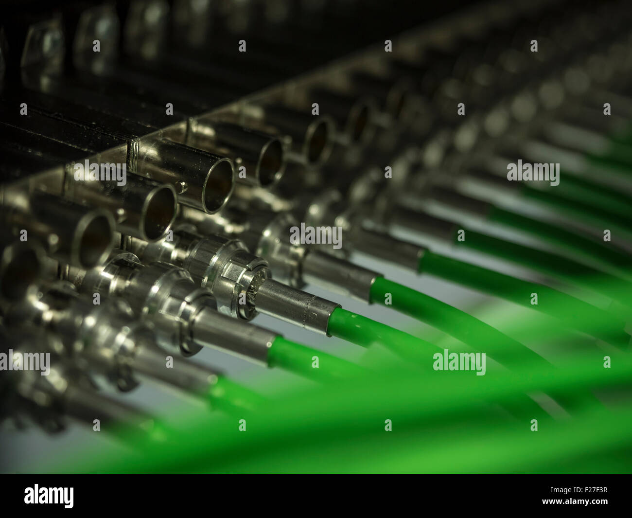 Signal HD SDI câblage du panneau de raccordement BNC dans le rack Photo ...