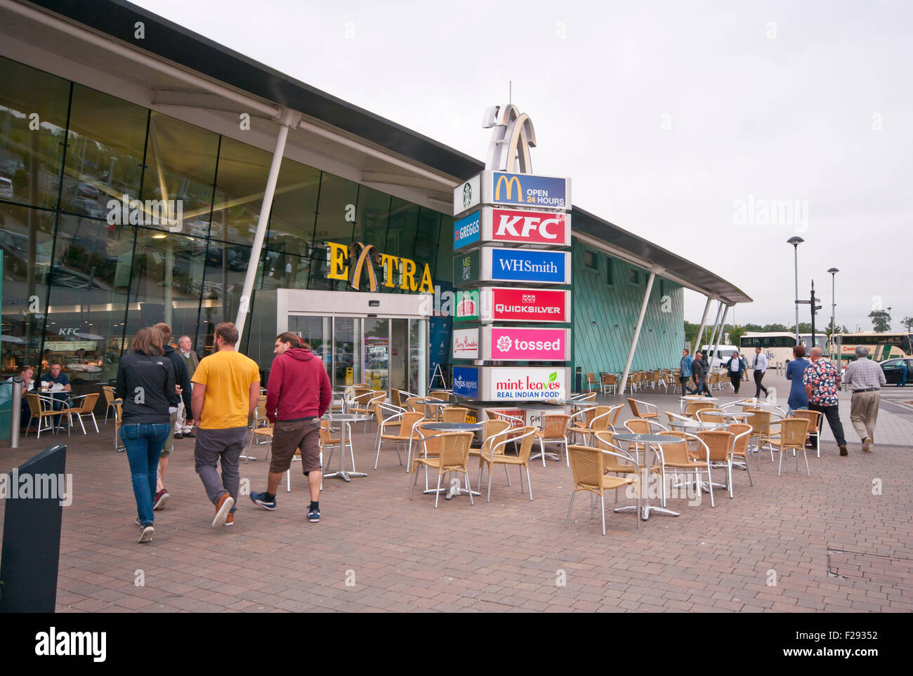 Motorway service station cobham Banque de photographies et d’images à ...