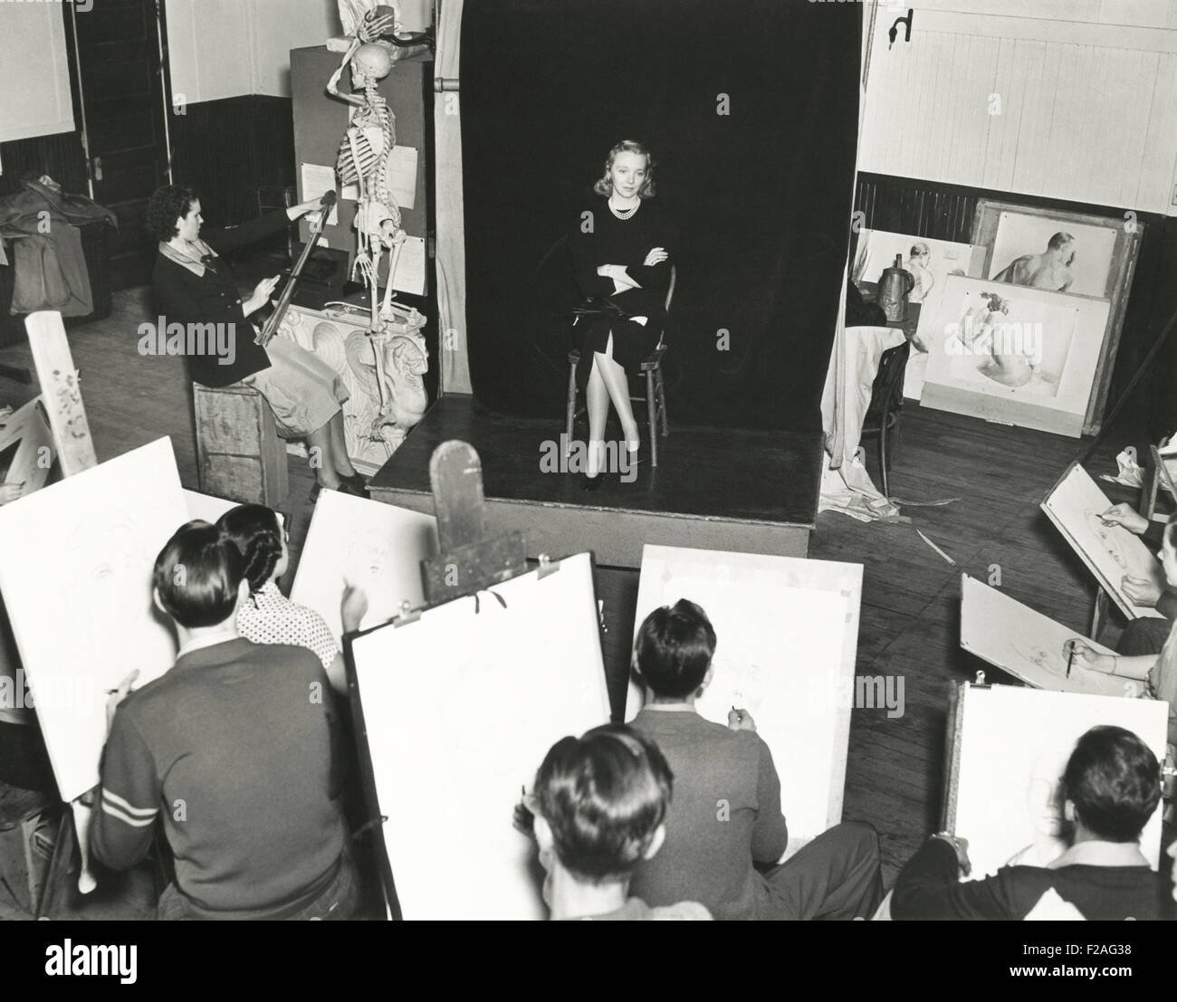 Male model life drawing class Banque de photographies et d’images à ...