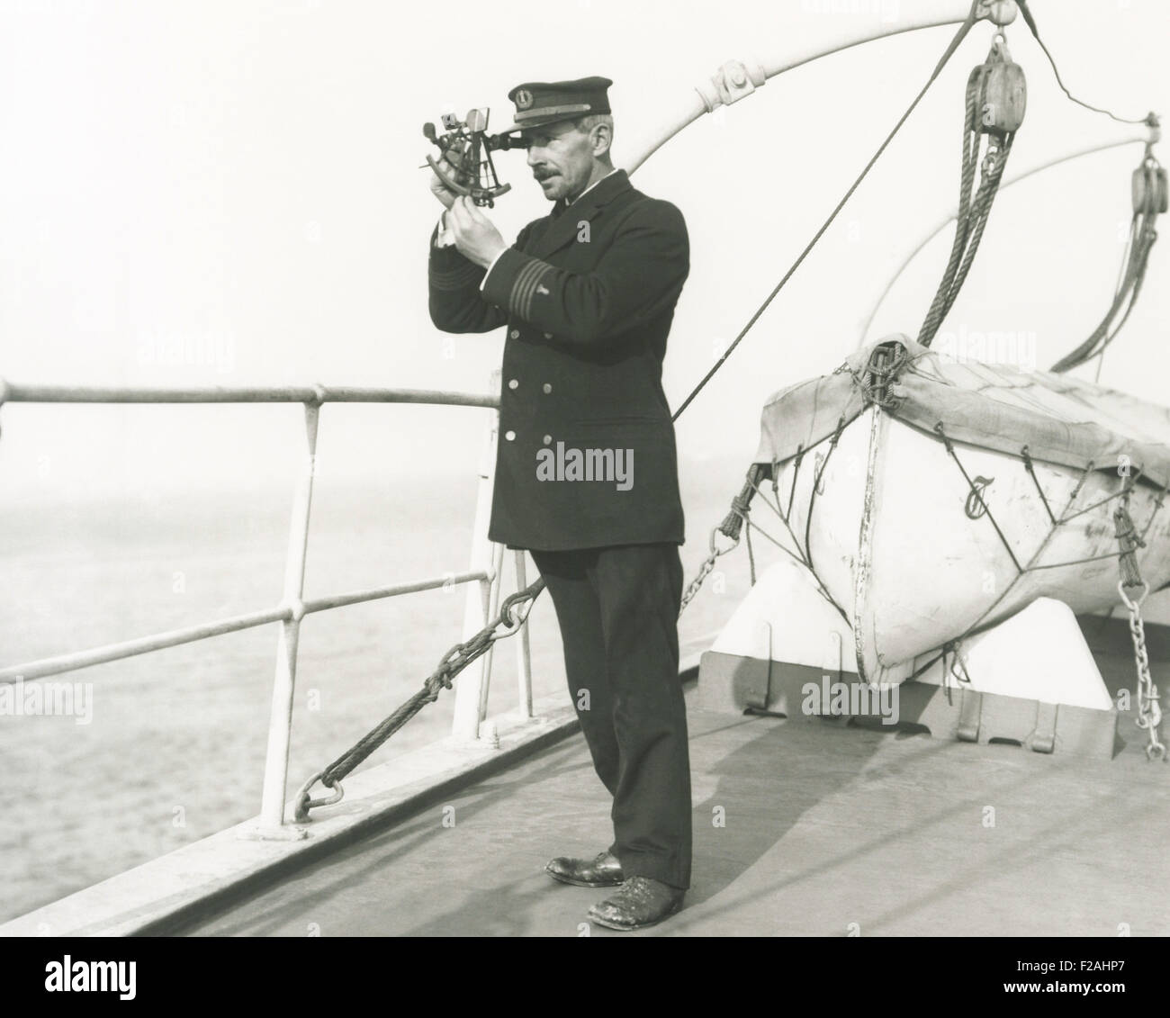 Ship captain uniform Banque de photographies et d’images à haute ...