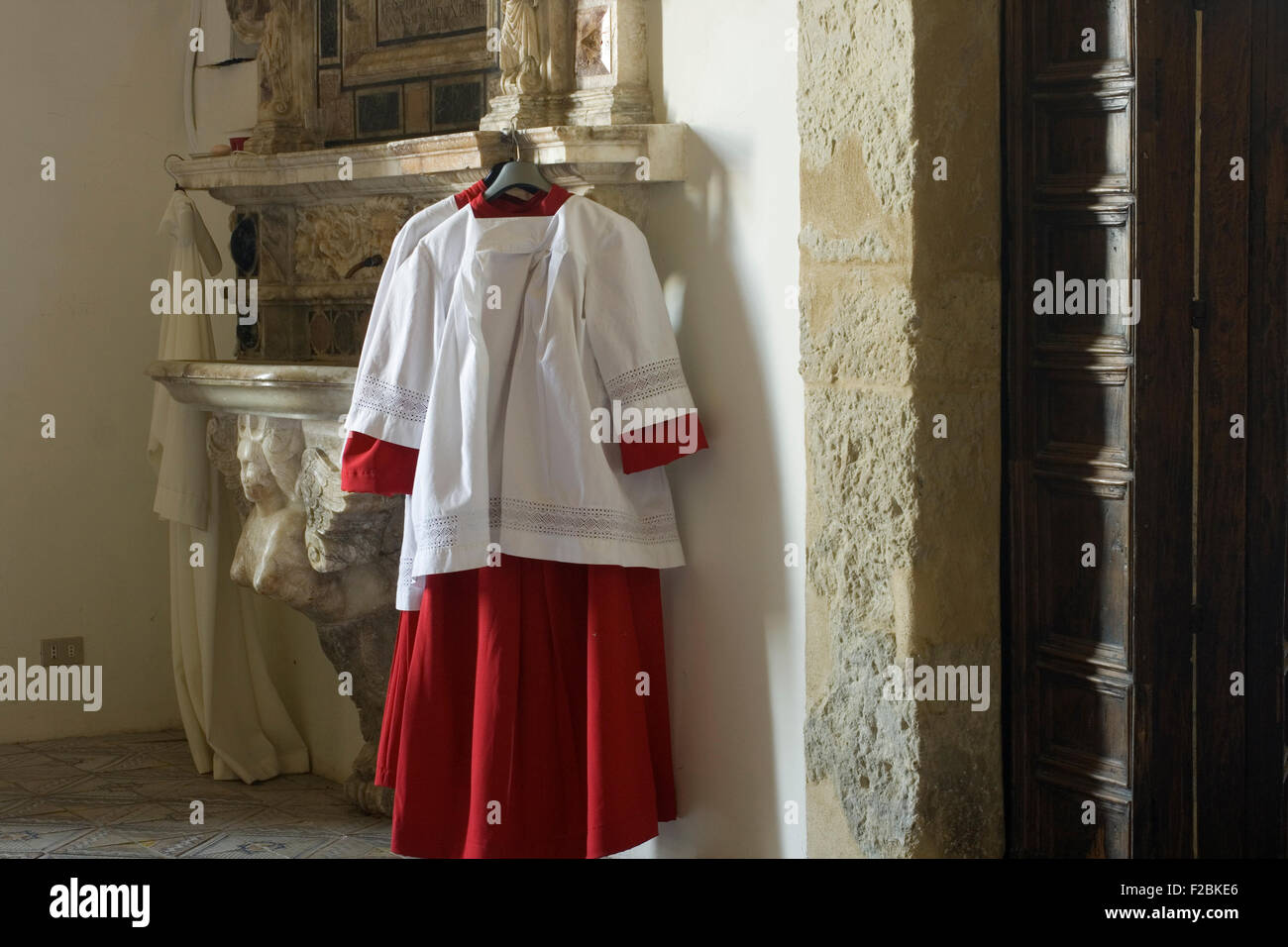 Soutane blanche Banque de photographies et d’images à haute résolution ...