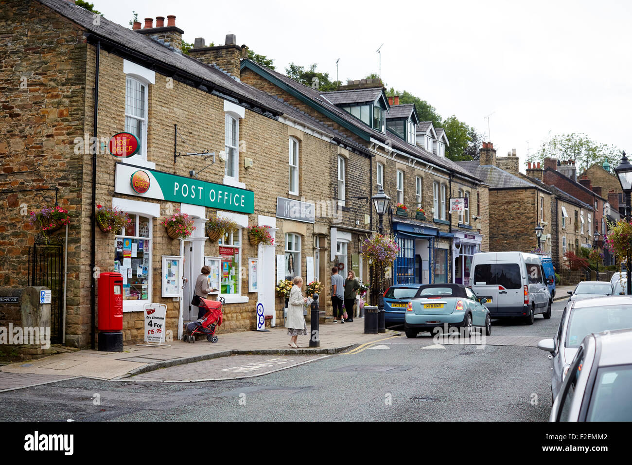 Marple Stockport, Cheshire Bridge dans une rue de la Ville bureau de ...