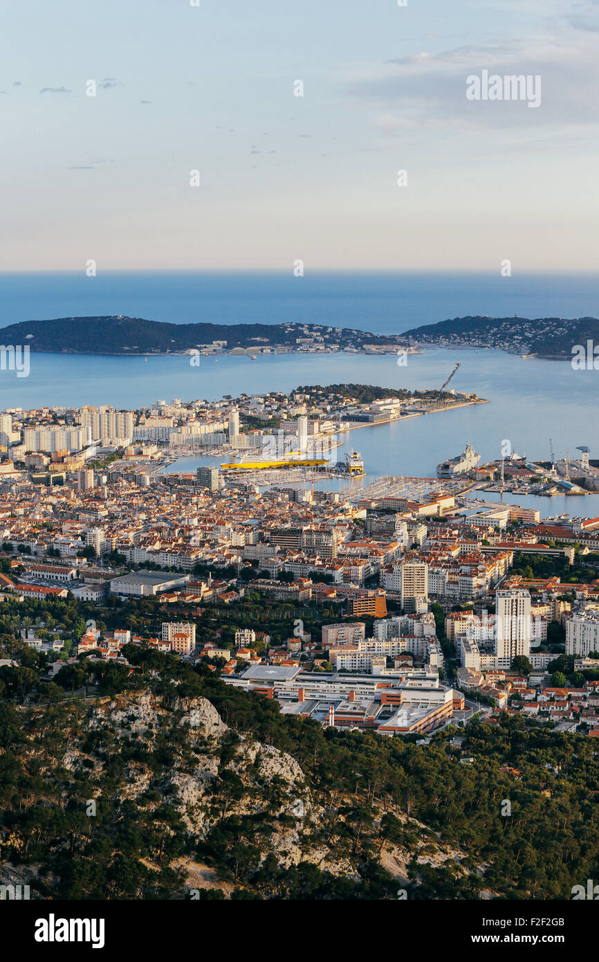 Toulon port marchand Banque de photographies et d’images à haute ...