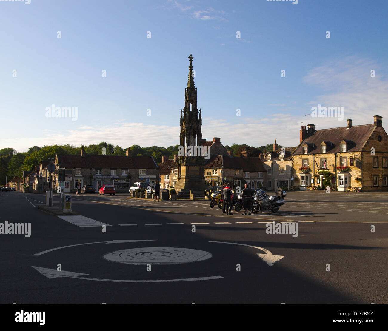 Monument du 2e baron de feversham Banque de photographies et d’images à ...