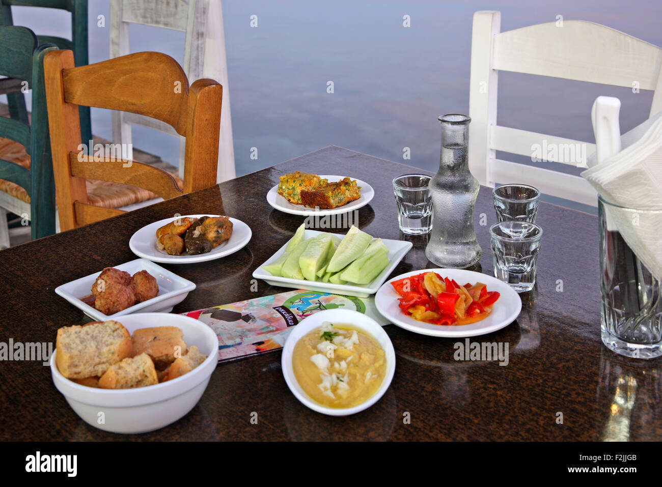 Traditional cretan food Banque de photographies et d’images à haute ...