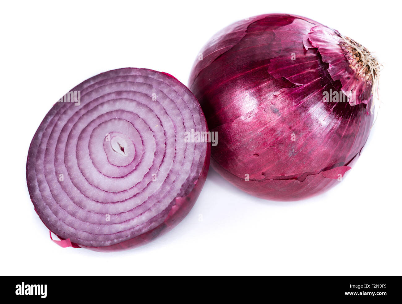 Oignons rouges sur fond blanc Banque de photographies et d’images à ...
