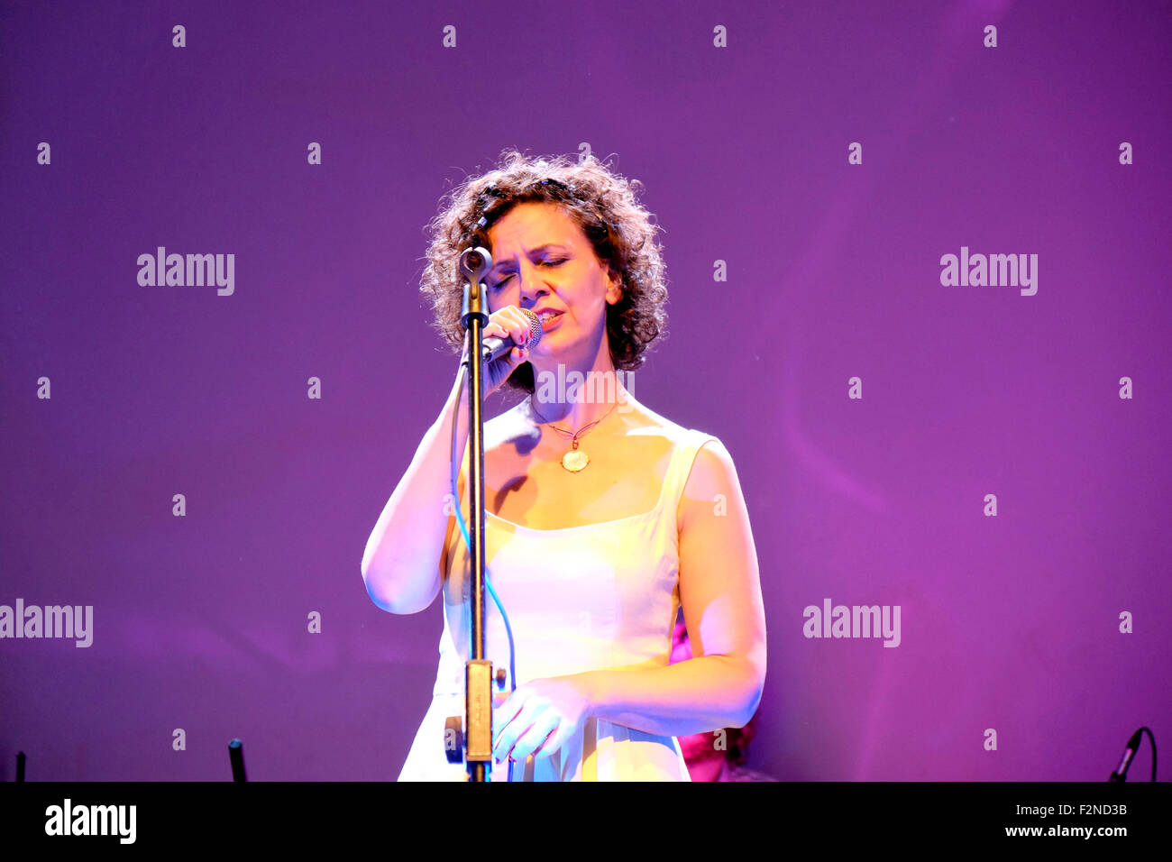 Chanteuse algérienne française Banque de photographies et d’images à ...