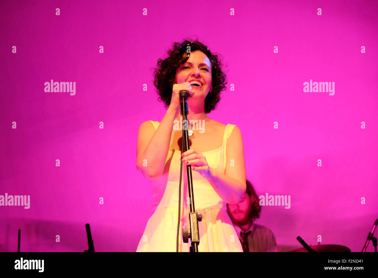Chanteuse algérienne française Banque de photographies et d’images à ...