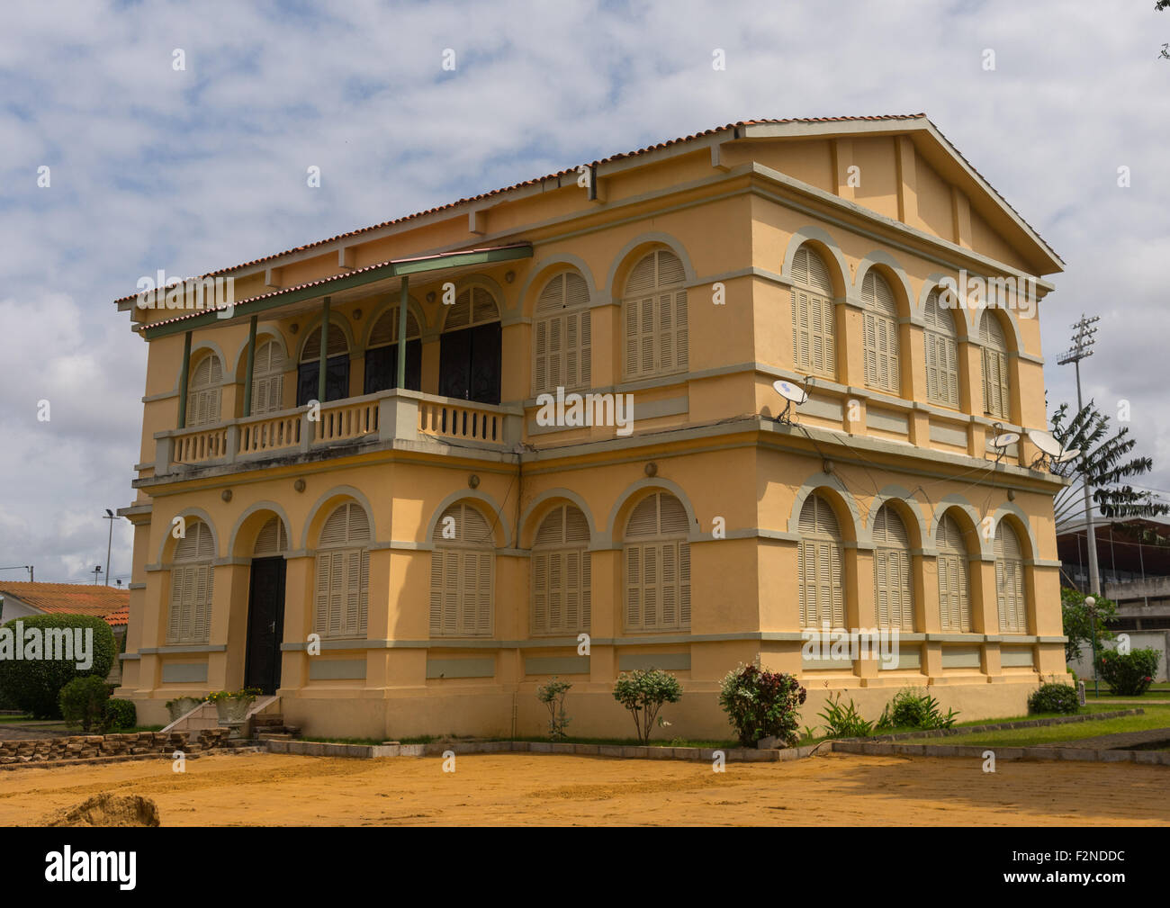 Le Bénin, en Afrique de l'Ouest, Porto-Novo, ancien bâtiment colonial ...