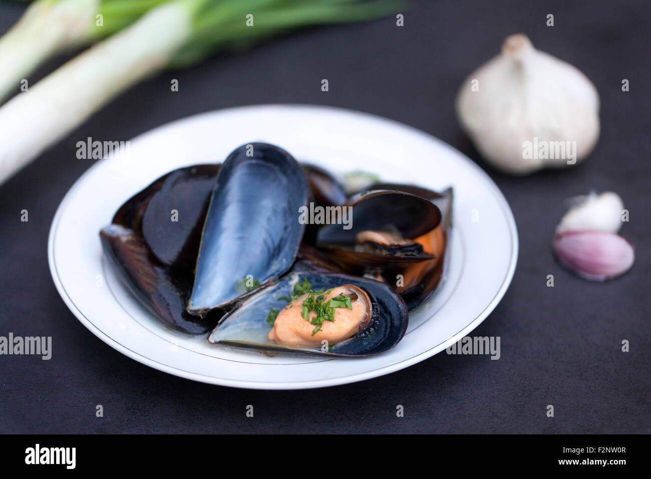 Bol de moules mariniere Banque de photographies et d’images à haute ...